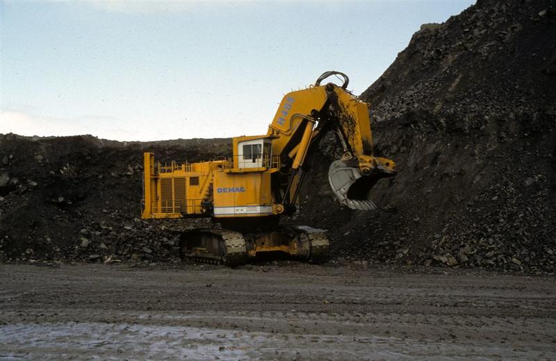 Demag H485 Excavator at Roughcastle - Falkirk Council