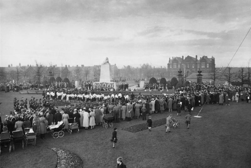 Unveiling Of Restored War Memorial Falkirk Council