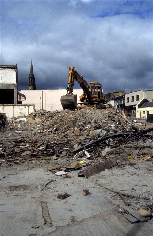 Demolition of Kerse Lane corner during construction of Callendar Square ...
