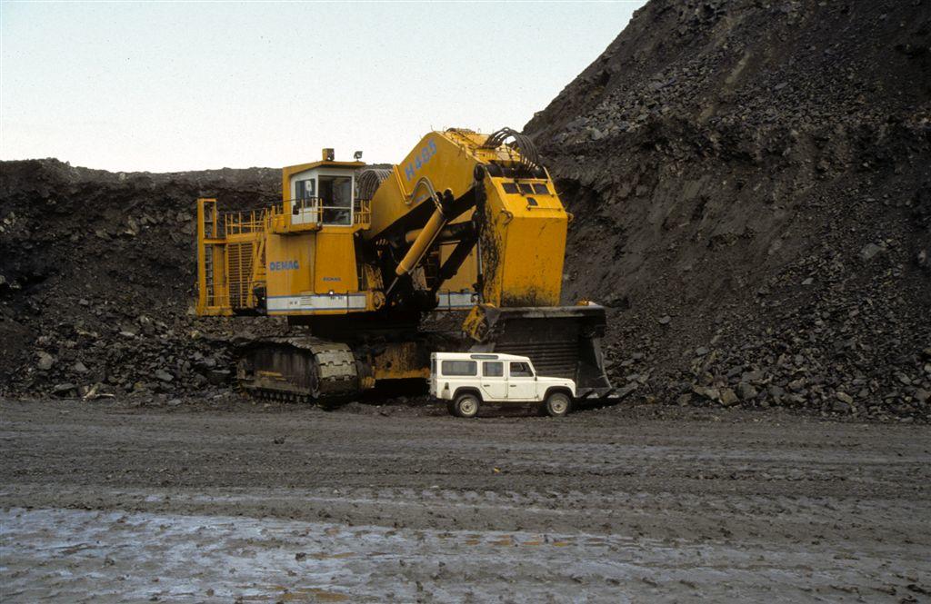 Demag H485 Excavator and Land Rover at Roughcastle - Falkirk Council