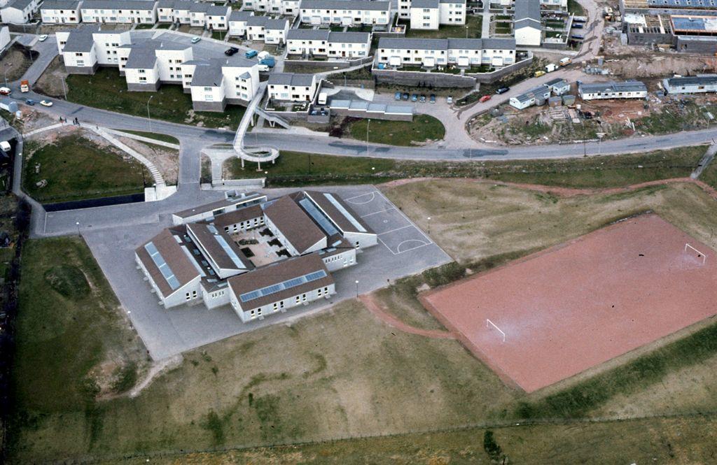 Hallglen Primary School - Falkirk Council
