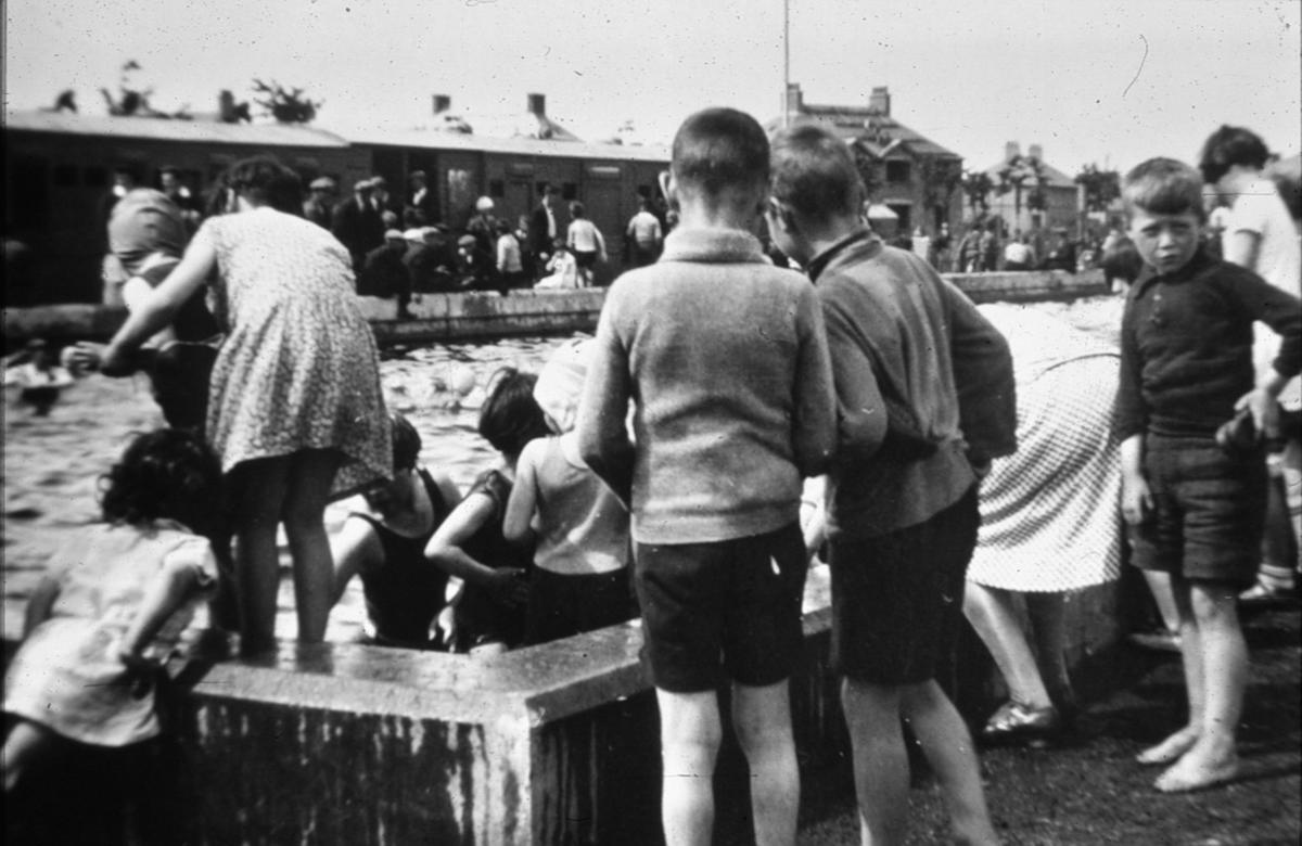Zetland Park open air swimming pool, Grangemouth - Falkirk Council