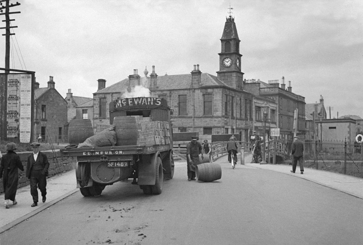 "Bascule Bridge-Institute-Rolling Barrels", Grangemouth - Falkirk Council