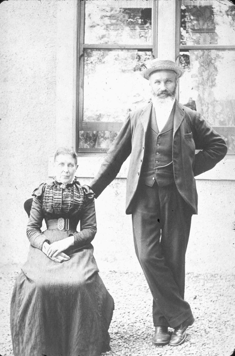 Mr & Mrs McIntosh, Westquarter Estate : portrait - Falkirk Council