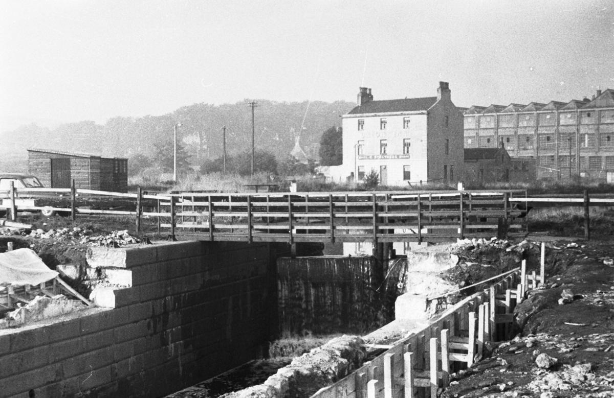 Construction work during the building of Lock 16 Road Bridge, Camelon ...