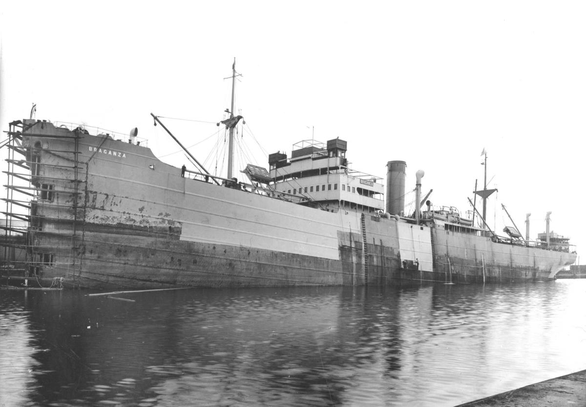 SS Braganza in docks - Falkirk Council
