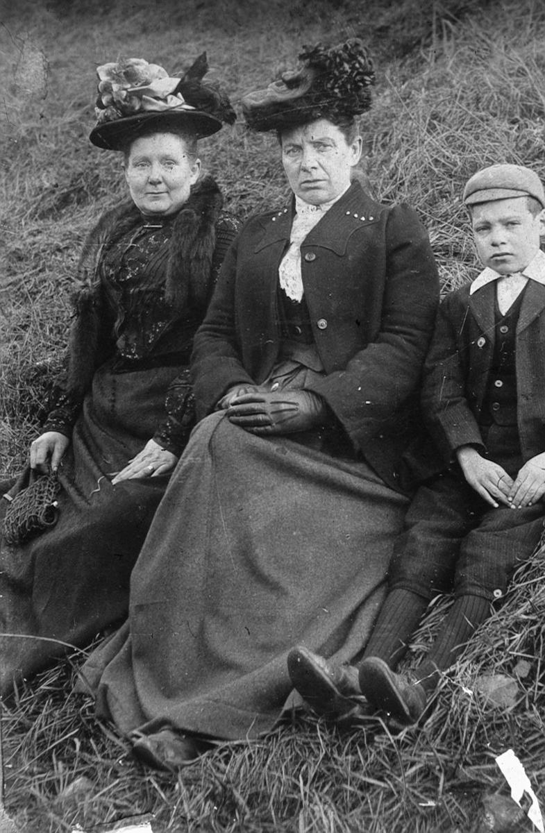 Victorian group on a grassy slope - Falkirk Council