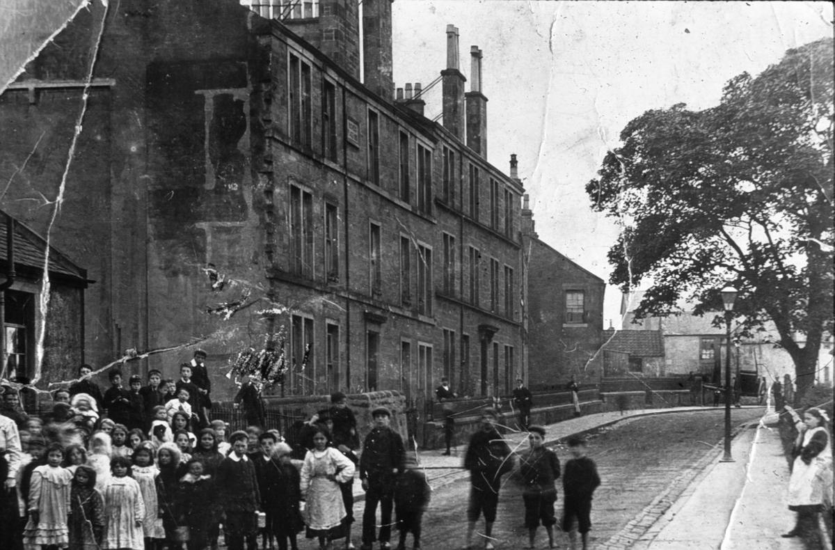Children, Broad Street, Denny - Falkirk Council