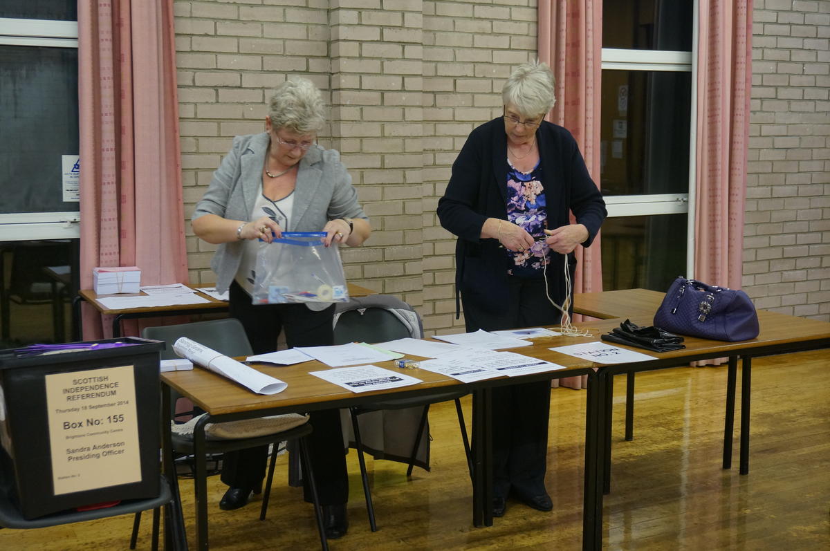 Setting up Polling Station No 2 in Brightons Polling Place - Falkirk ...