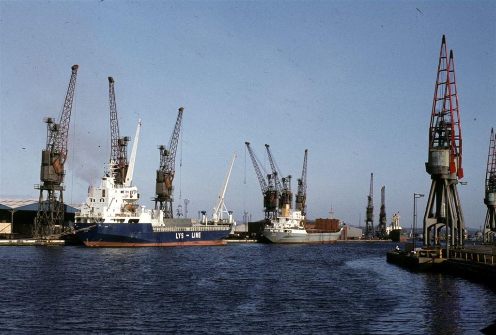 Ships at Grangemouth Docks - Falkirk Council