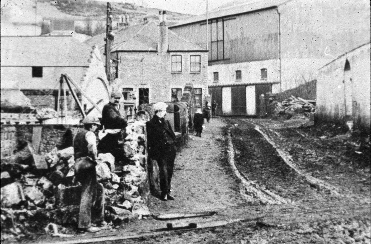 Dismantling Herbertshire Mill, Denny - Falkirk Council